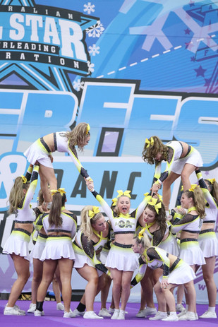 Cheer Gallery | Outlaws-Edge