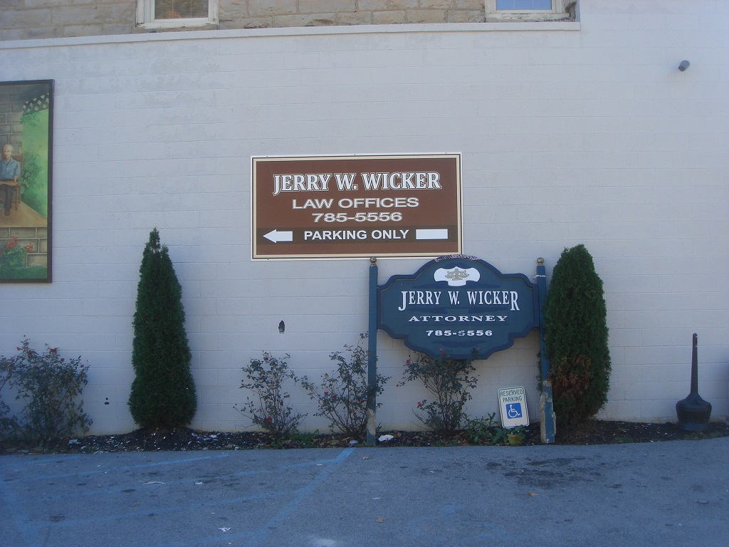 E. Seth Combs, Attorney at Law in Hindman, Kentucky