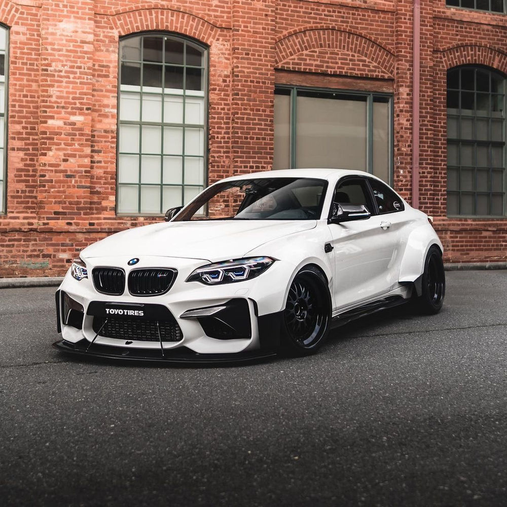 Build Feature - Wide Body BMW M2
