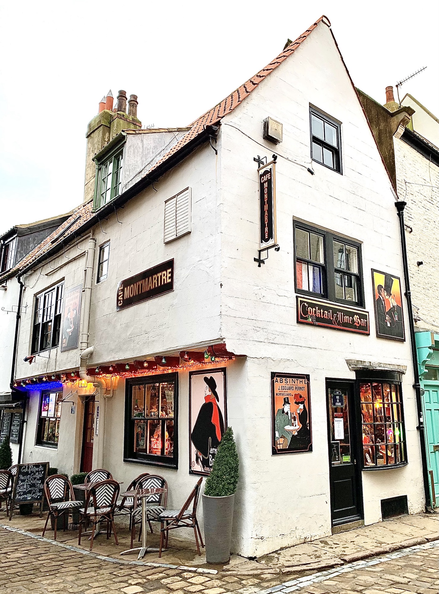 Bar Review: Cafe Montmartre, Whitby