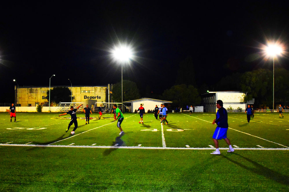 Cancha del CBTis 117 ya tiene alumbrado, Alcalde inaugura la obra