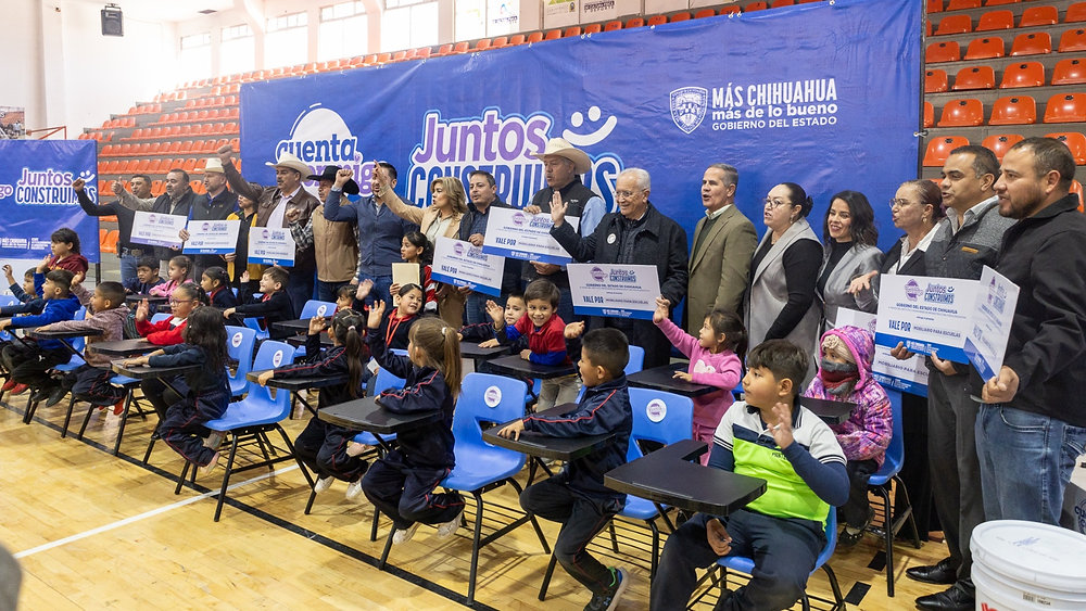 Entrega Ichife apoyos a 16 escuelas de Cuauhtémoc