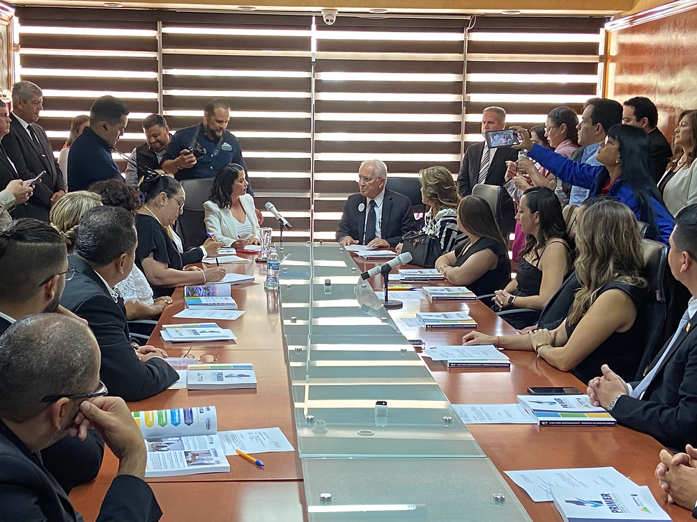 Alcalde Beto Pérez entrega su Primer Informe al Honorable Ayuntamiento ...