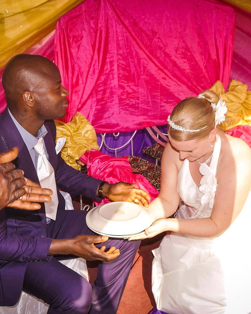 To kneel or not to kneel - The perfect marriage proposal