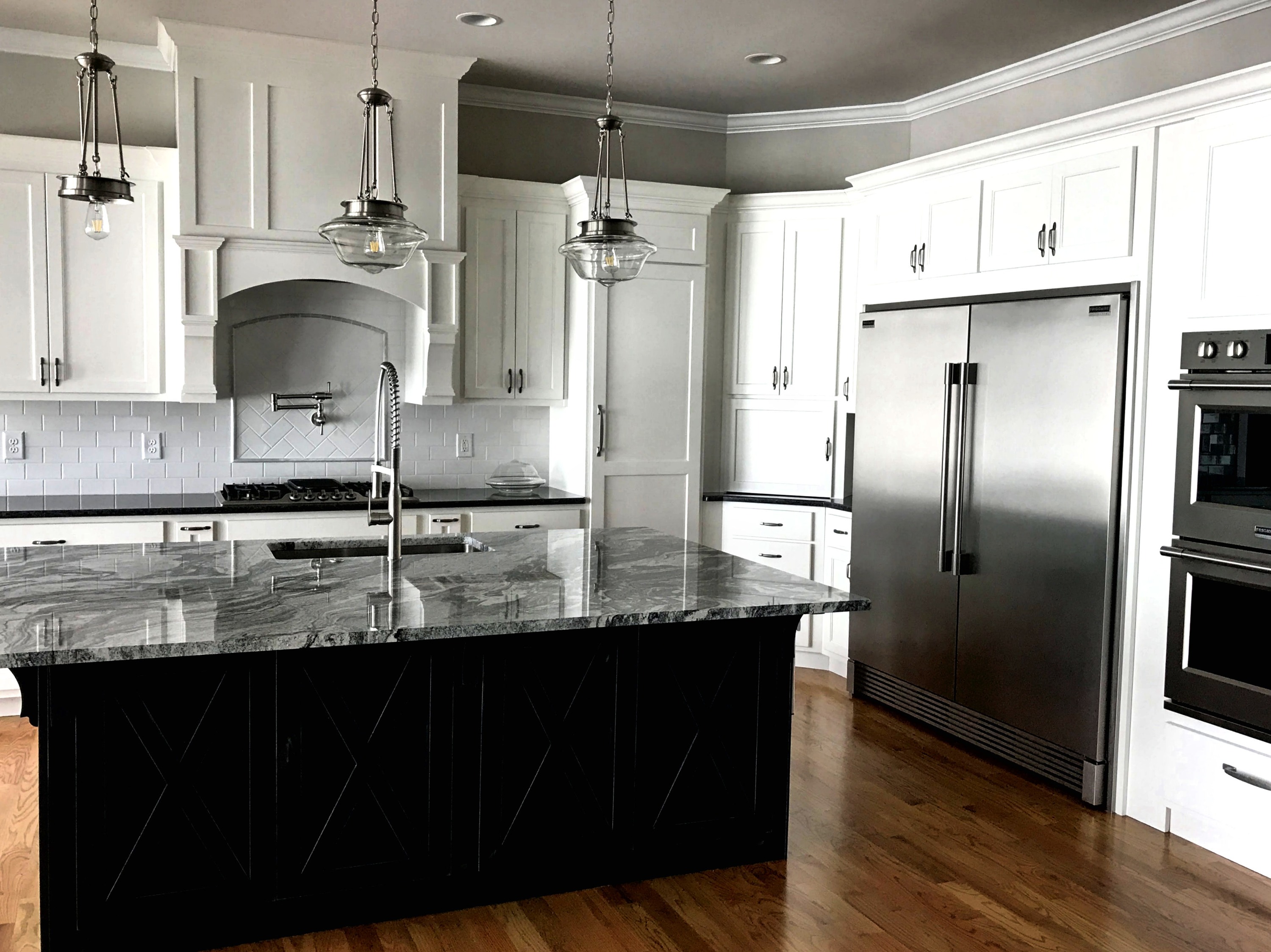 Gold Line Granite & Tile: Countertops & Floors