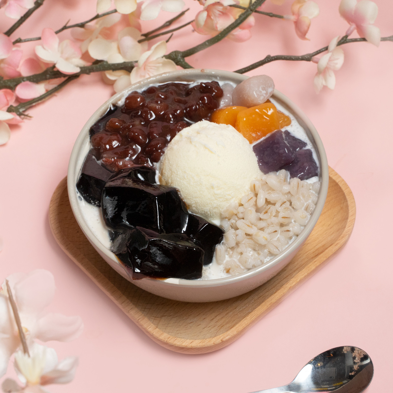 Taro Balls & Grass Jelly with Ice Cream & Vanilla Ice | Reduce Body ...