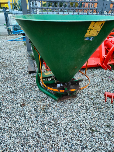 Spargiconcime a cono da 300lt | Due. C - Trattori