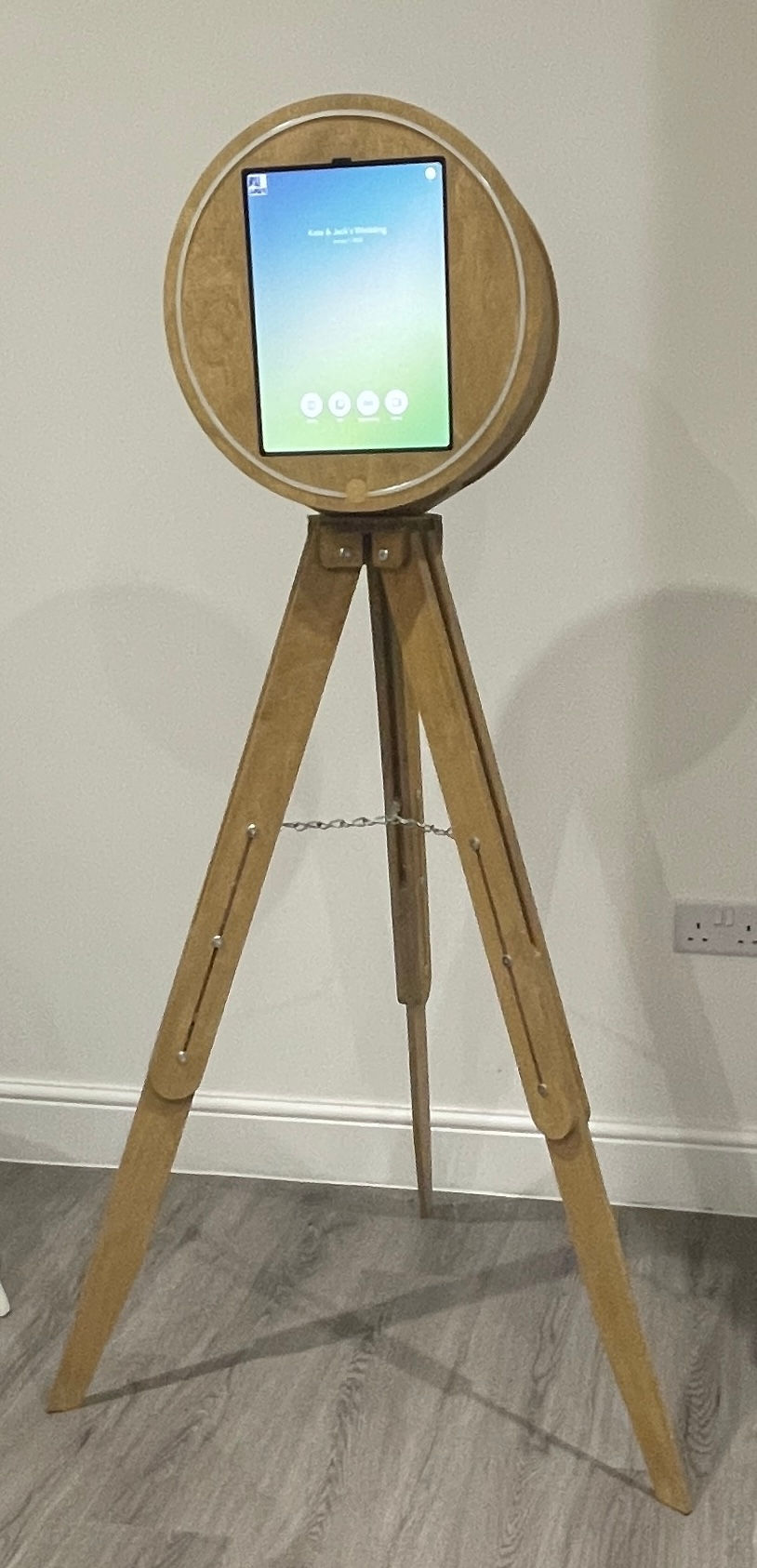 Vintage Pod | Photo booth hire | Watton Road, Hingham, Norwich, UK