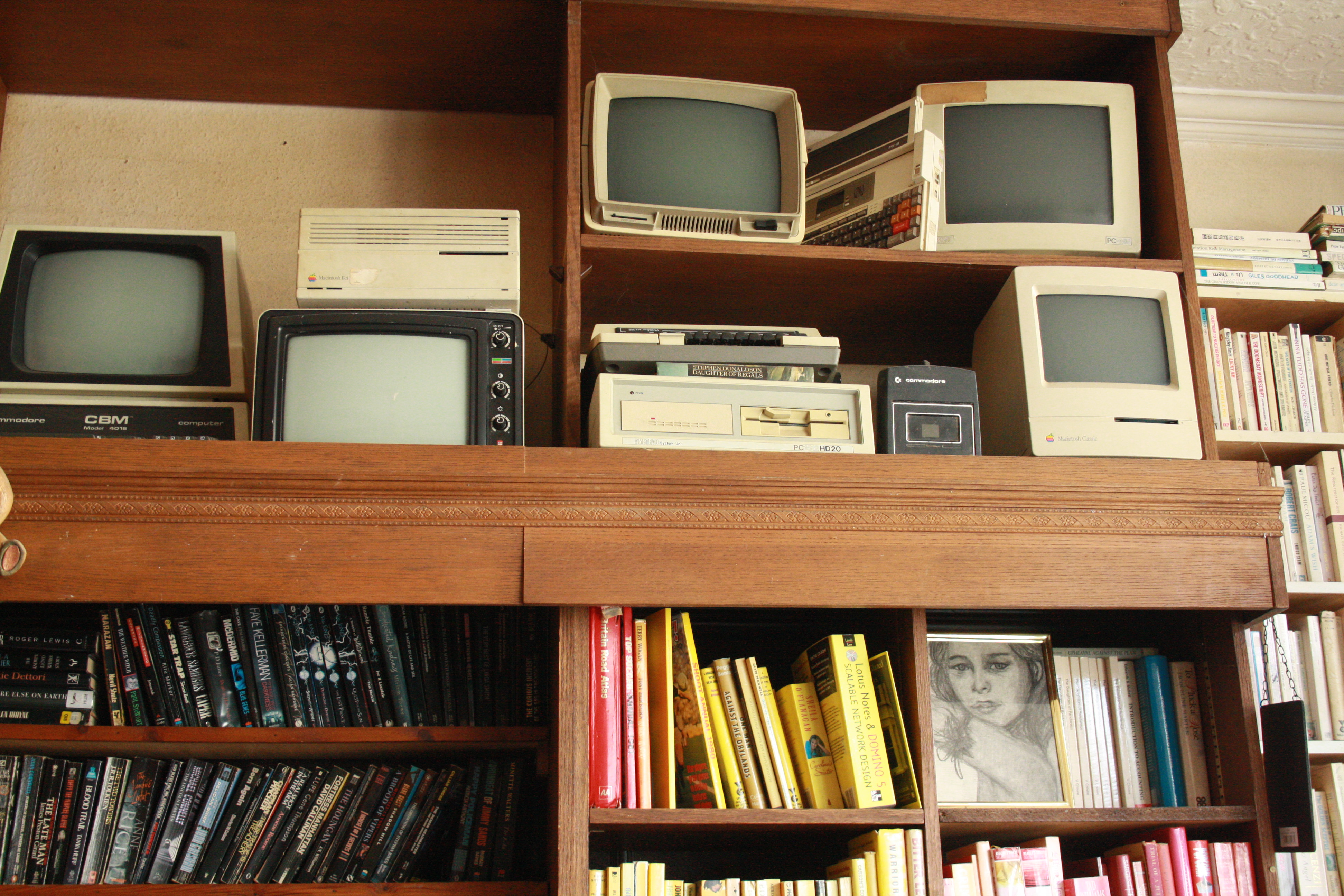 Why are internet cafes still going? : r/AskUK