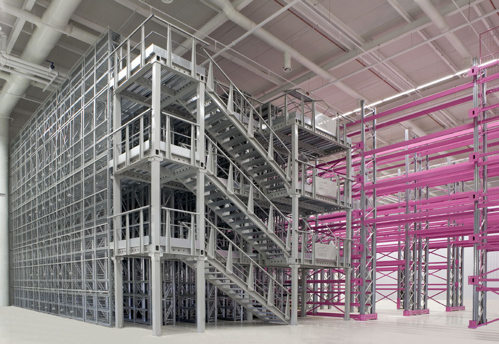 ROSSS Seismic pallet rack (MARATHON 2008)