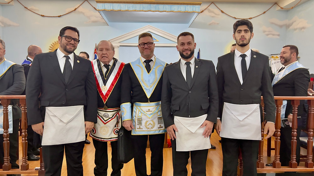 "Sessão de Elevação: 3 Irmãos Avançam na Jornada Maçônica"
