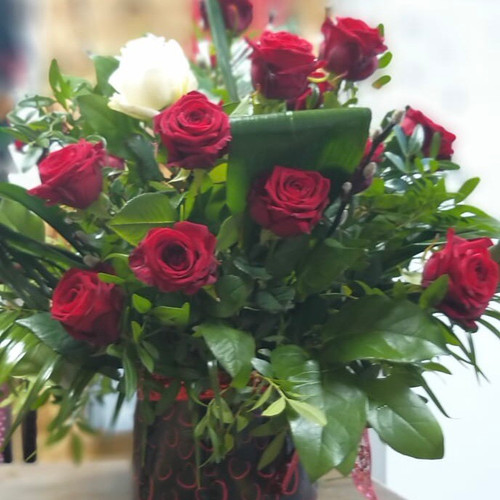 Luxury rose arrangement | oops a daisy