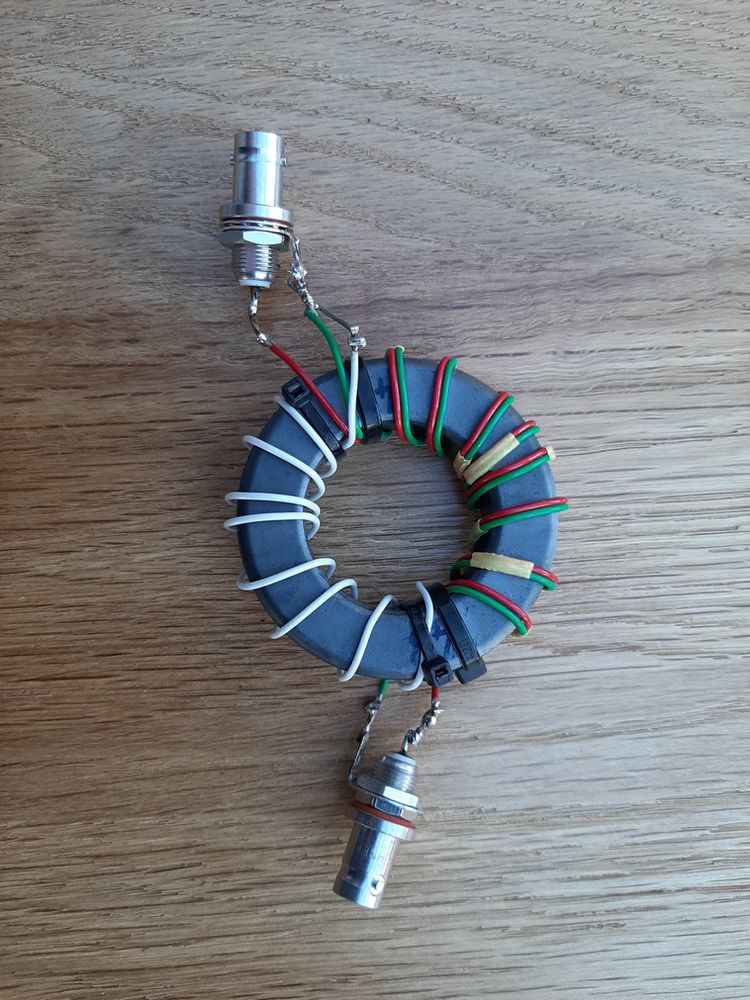 Guanella 2 wire balun versus Ruthroff 3 wire balun.