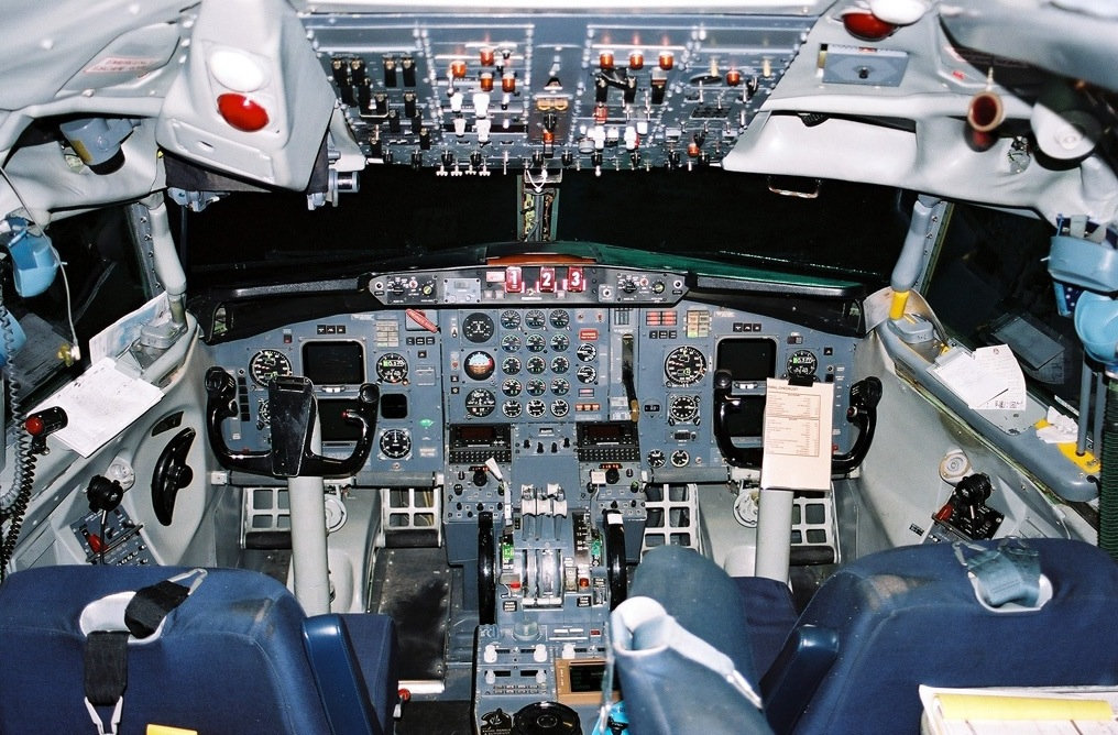 Glass Cockpit Instrument Panel 727-100 | aphs