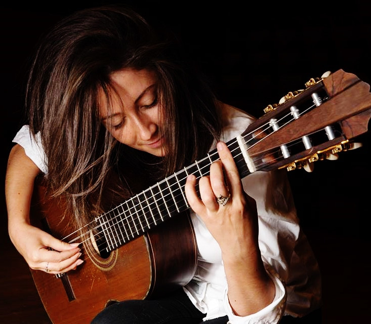 Claire Besson Guitarist