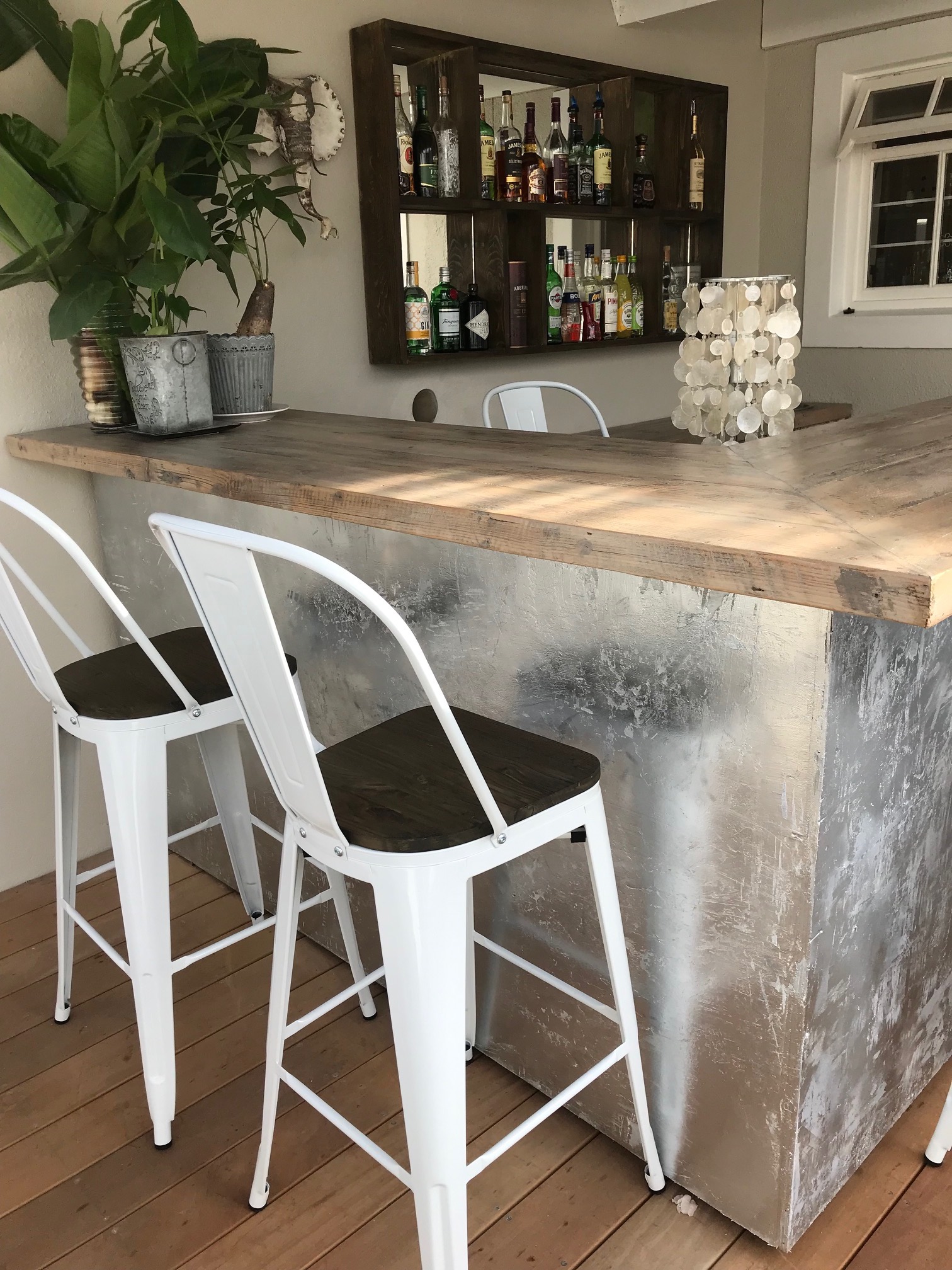 Custom-made bars, bar furniture, recycled and rustic bars, bar, home bar.
