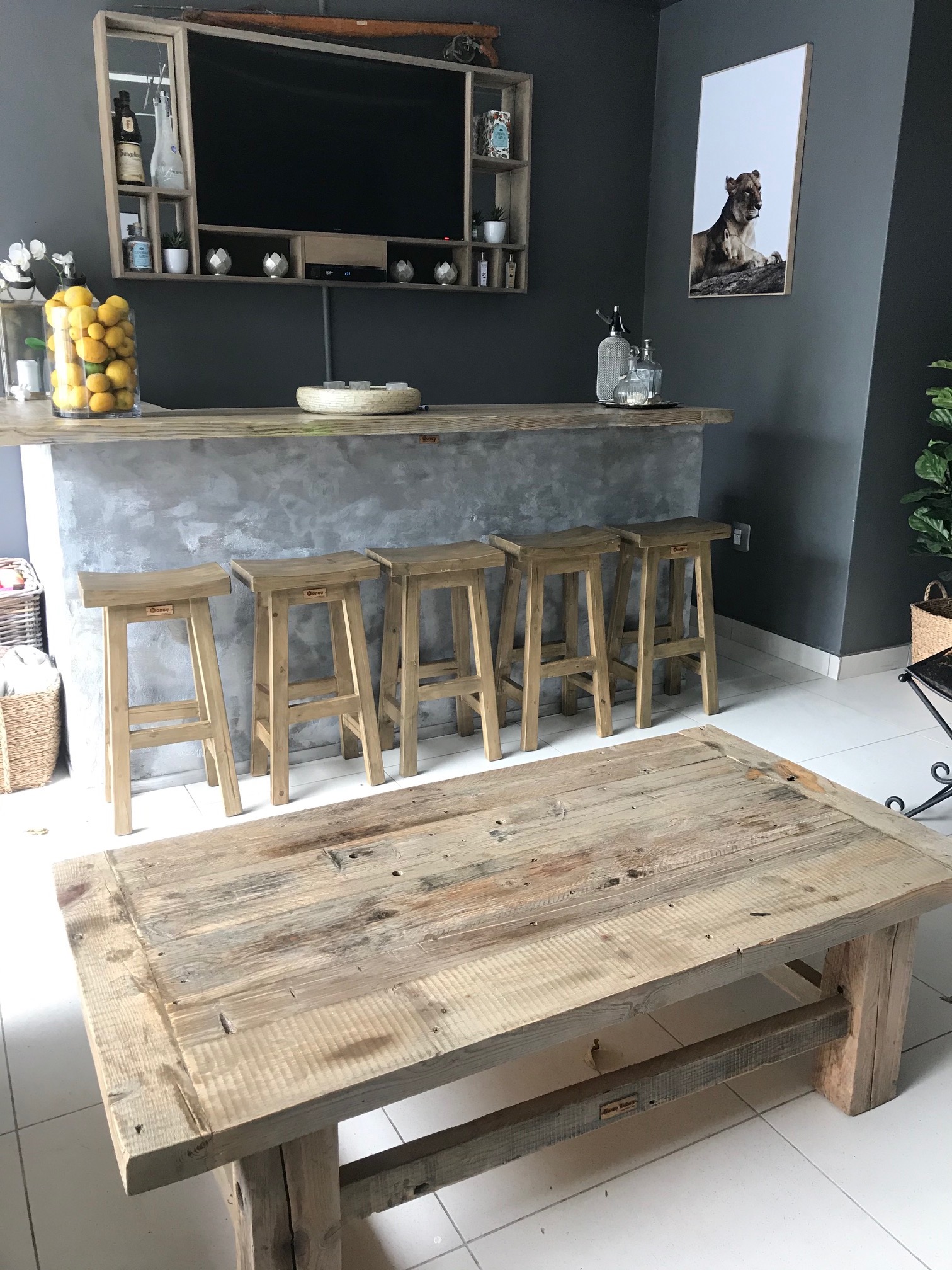 Custom-made bars, bar furniture, recycled and rustic bars, bar, home bar.