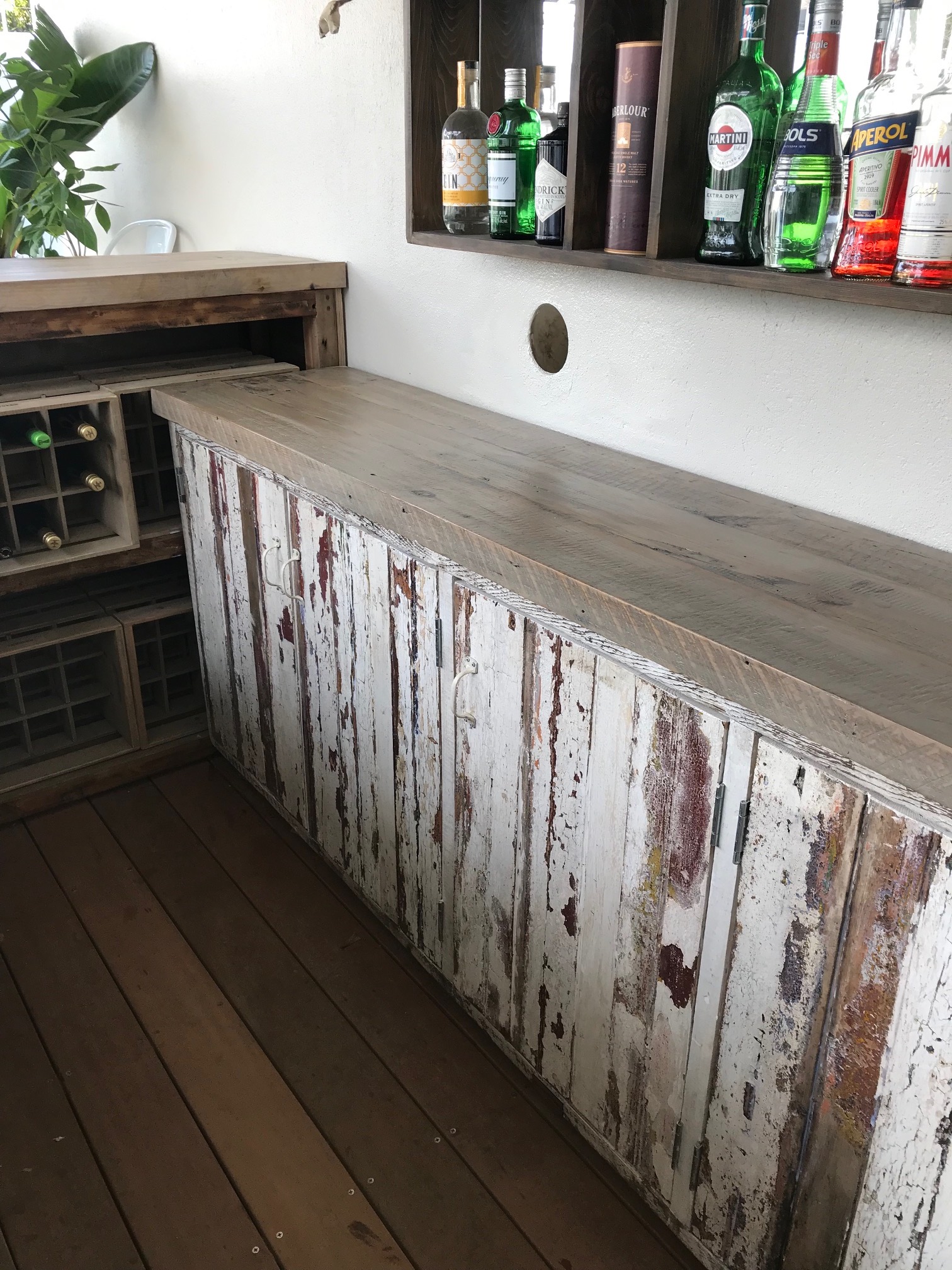 Custom-made bars, bar furniture, recycled and rustic bars, bar, home bar.
