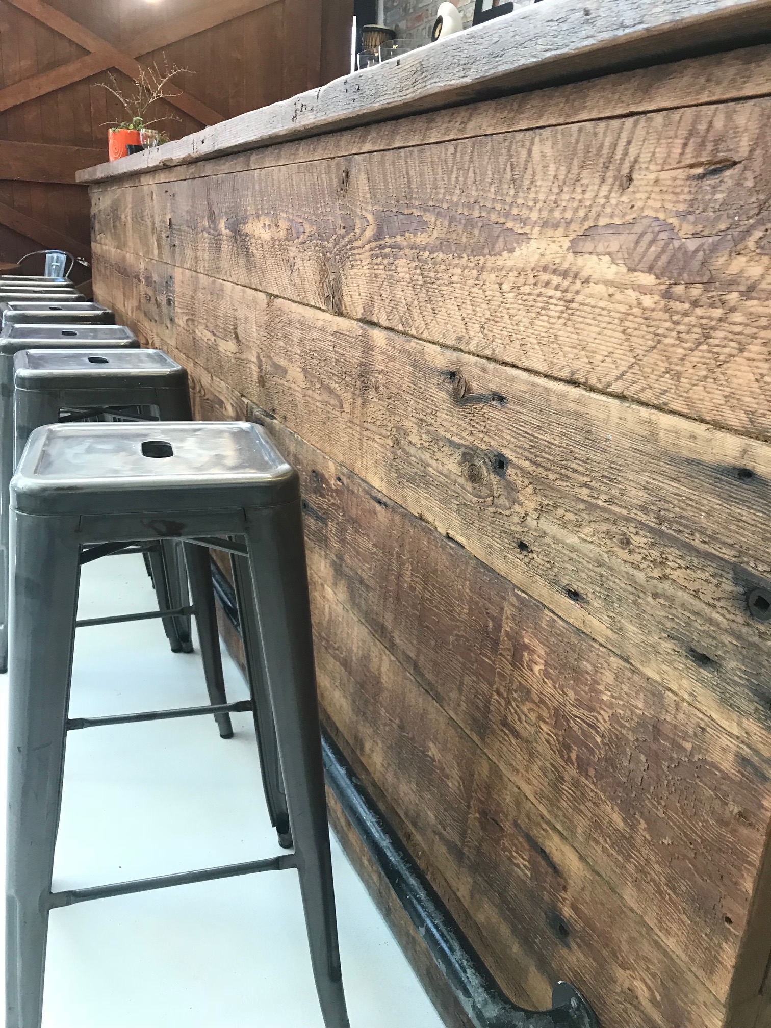 Custom-made bars, bar furniture, recycled and rustic bars, bar, home bar.