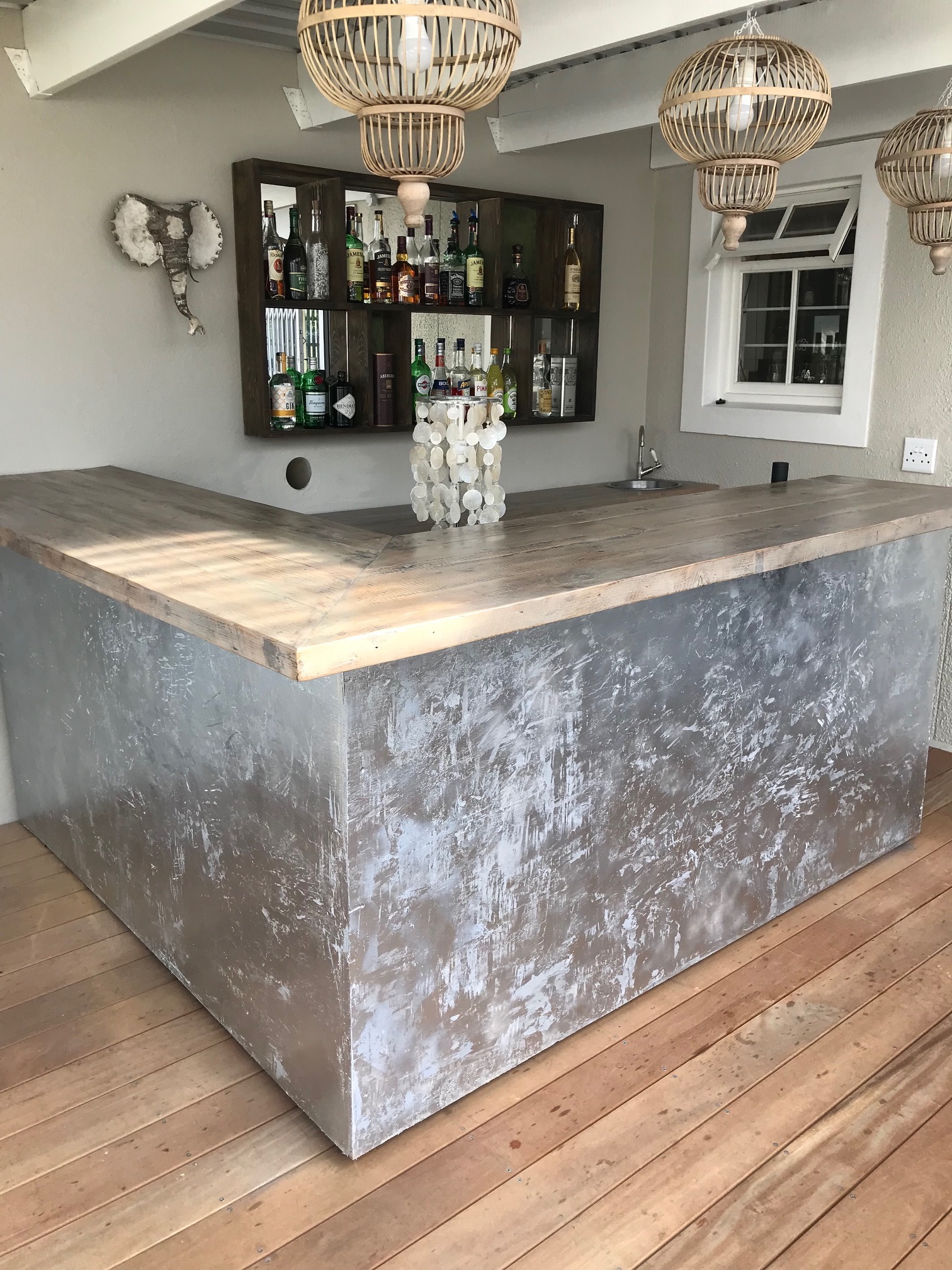 Custom-made bars, bar furniture, recycled and rustic bars, bar, home bar.