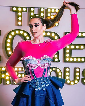 Home | Kathryn Turner Model