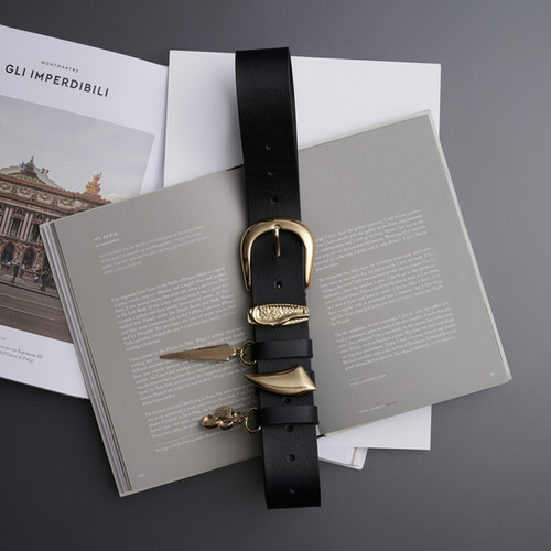 "Sensuous whisper" leather belt | individualartleather