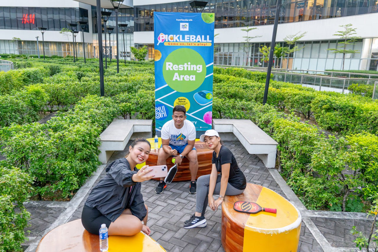 SM Seaside City opens Cebu’s first outdoor free-play pickleball court ...
