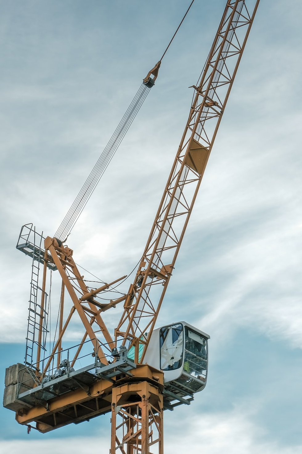The Ultimate Comparison Between Tower and Lattice Boom Cranes