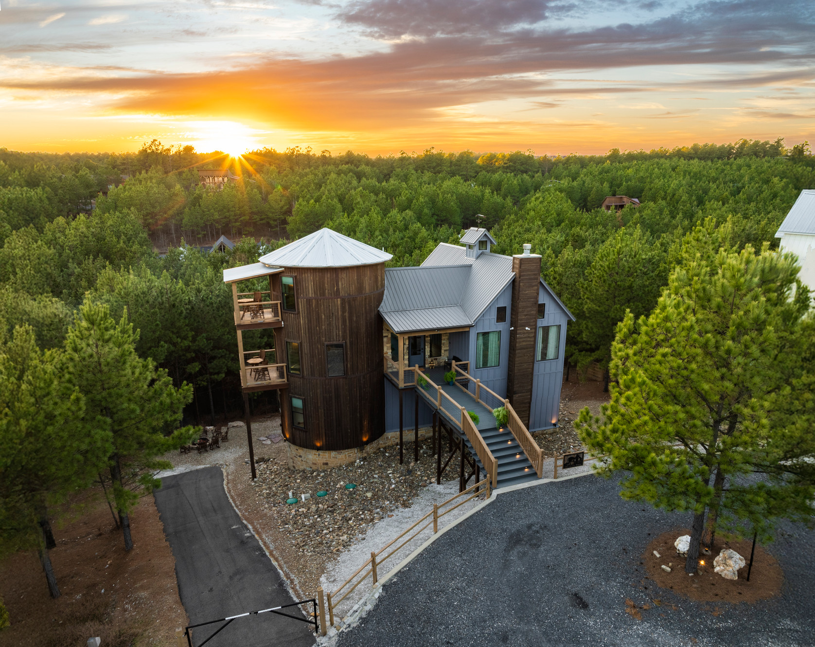 Silo on the ridge | Luxury Cabin Broken Bow