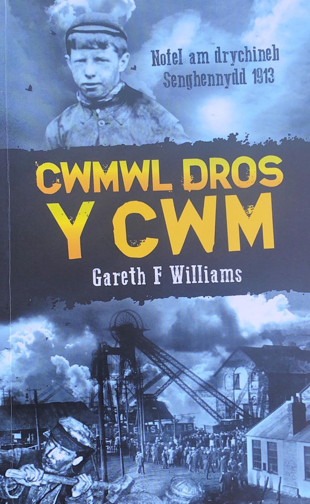 Cwmwl Dros y Cwm - Gareth F. Williams