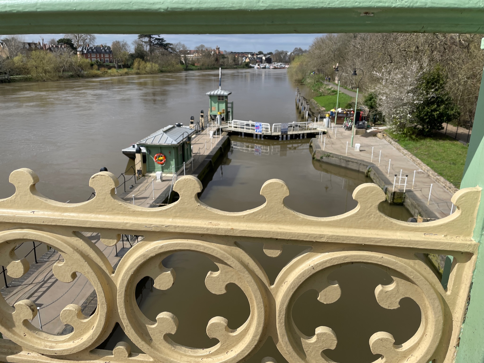 The Richmond Lock and Weir: A Gateway to London's Rich Waterway History