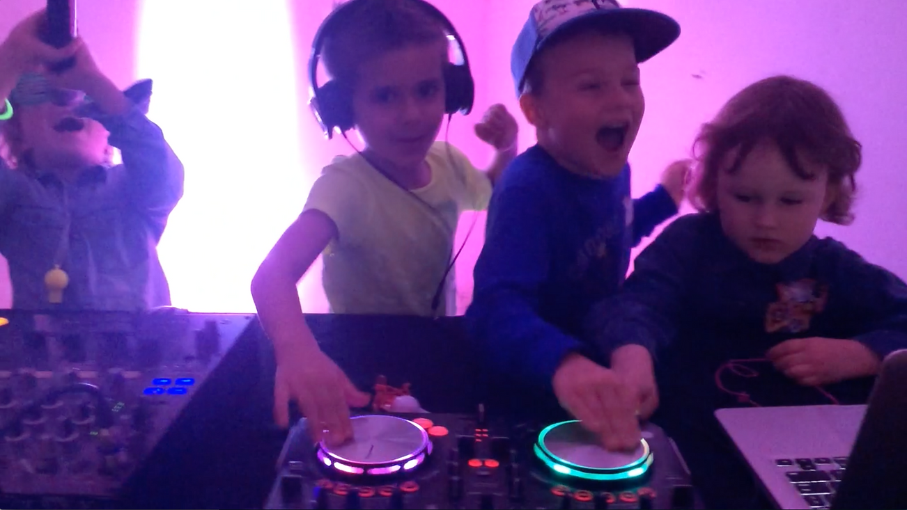 Kids Parties Central Coast | Lil'Ravers Kids Discos | Australia