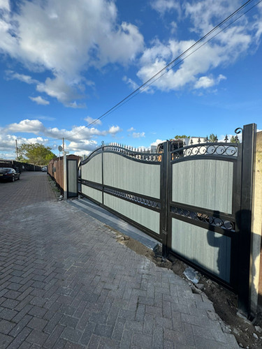 Sliding electric gate with composite | UFT