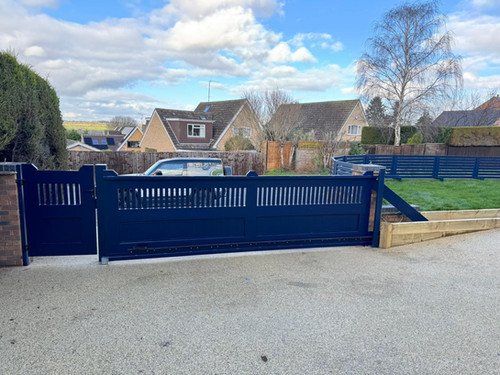 Sliding aluminum gate | UFT