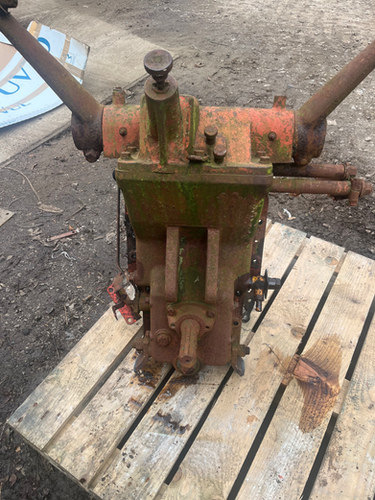 Nuffield 3cyl hydraulic housing | Pocock