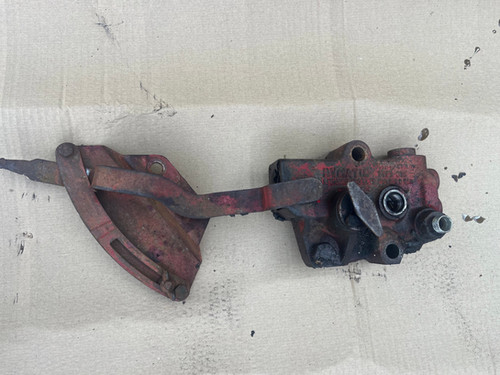 International B250/B275 hydraulic valve | Pocock