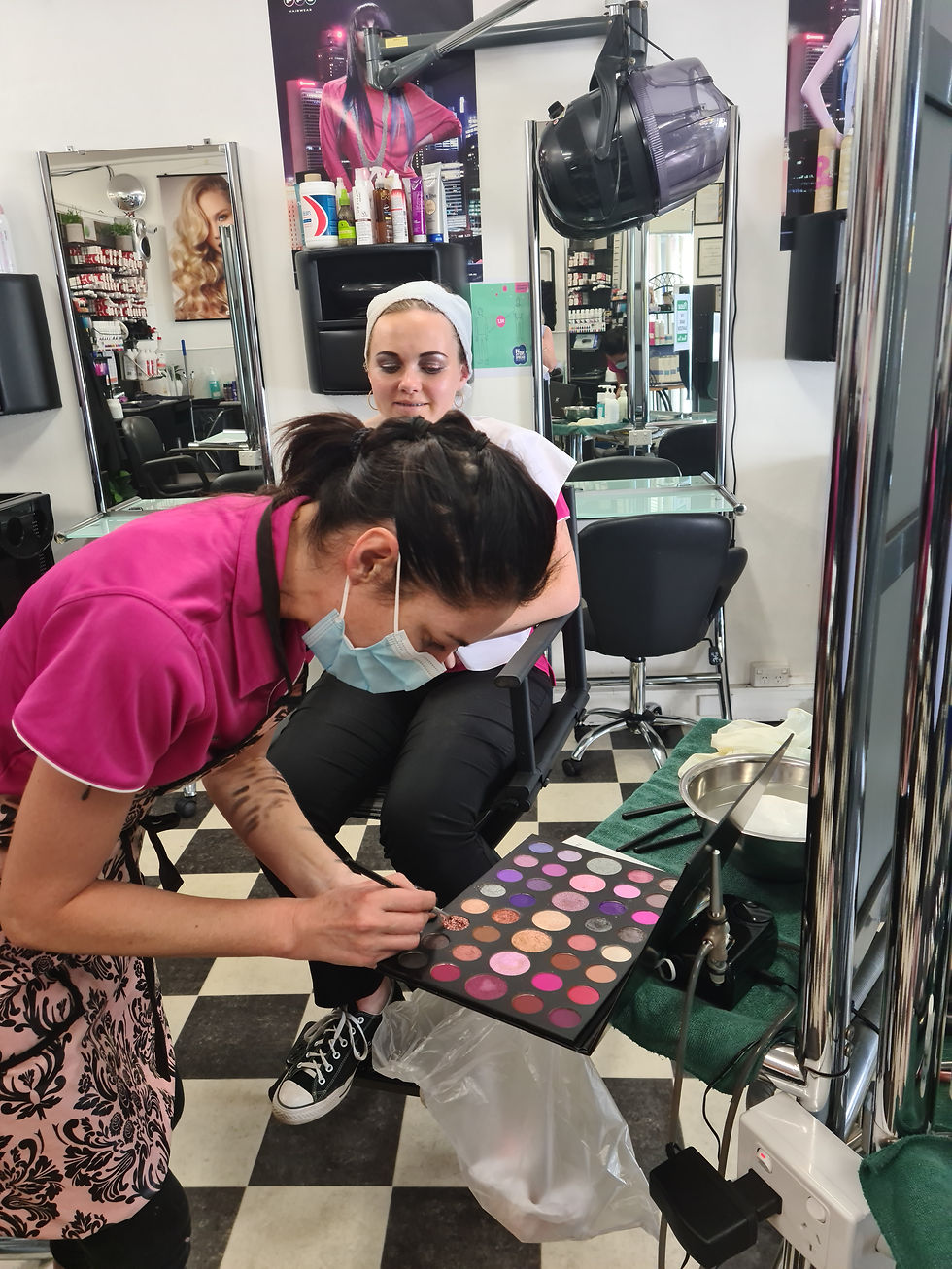 STUDENT SALON | Larshar College