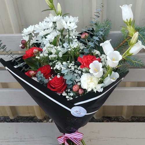Christmas Posy | Pure Maiden Farm
