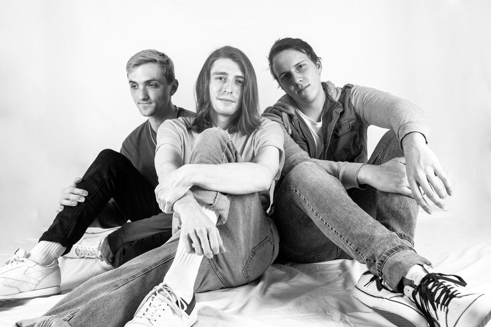 ARROWS IN ACTION RELEASE NEW SINGLE "ONLY BE MINE"