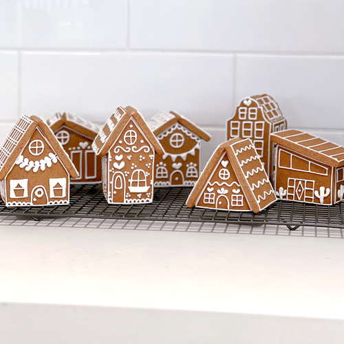 MICRO CHRISTMAS VILLAGE | Frosted by Nicci