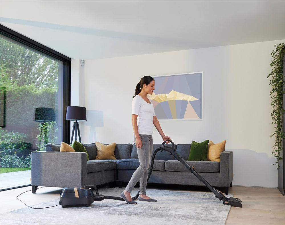 How to Replace the Power Cord on a Shark Vacuum Cleaner