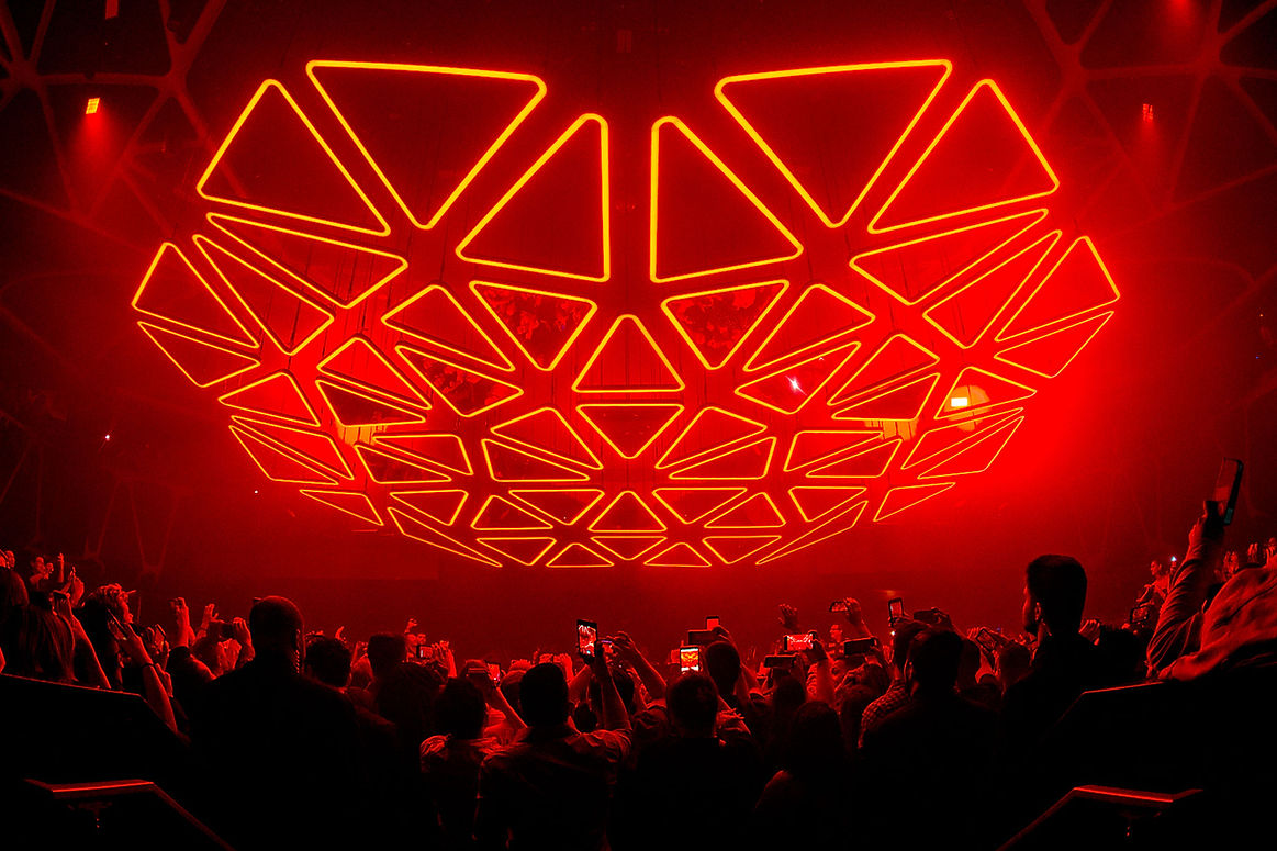 KINETIC LIGHTS | Winches, light fixtures & control made in Germany