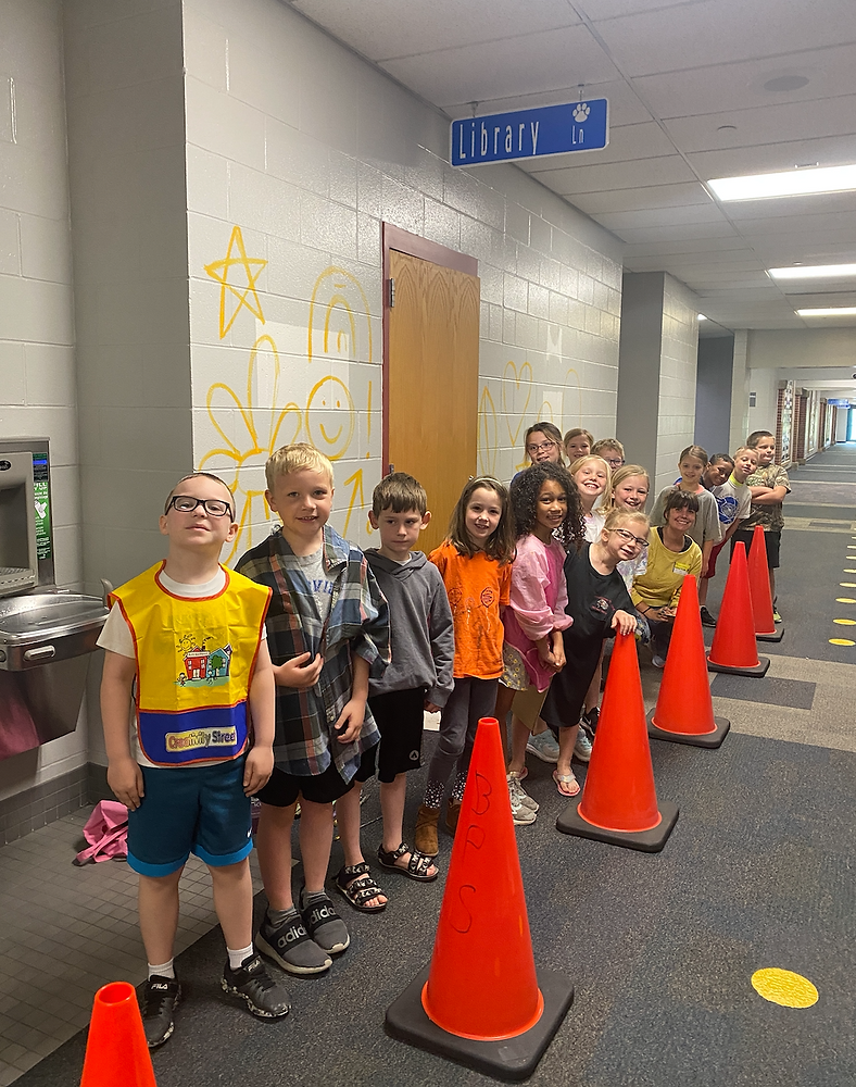 BPS students help design a new mural with muralist Hanna Gundrum