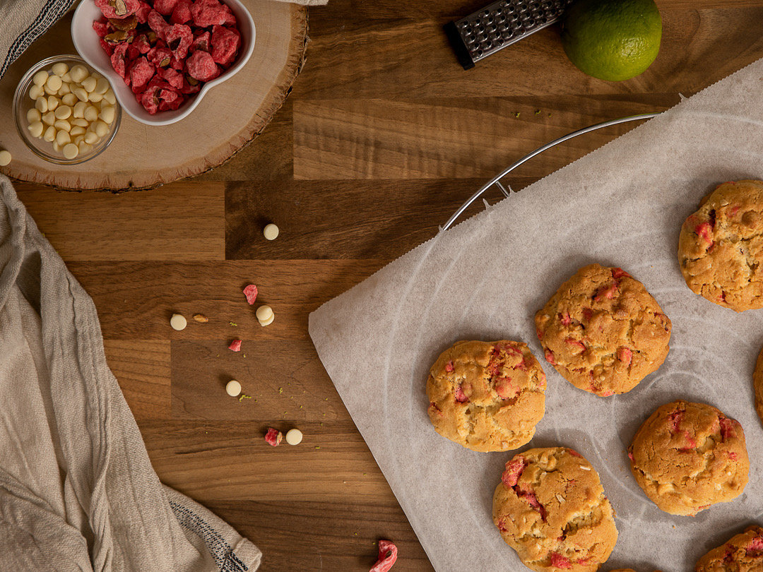 Pink Praline & White Chocolate Chip Cookies | Avere