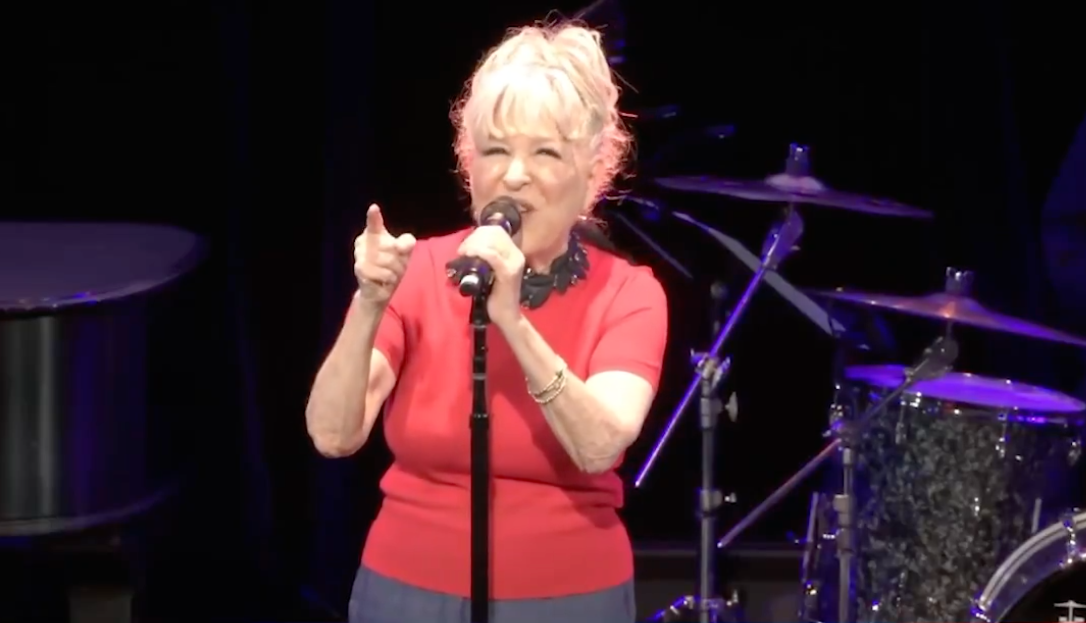 Bette Midler faces barrage of criticism for lame performance of old ...