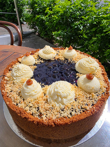 BLUEBERRY WHITE CHOCOLATE CRUMBLE NEW YORK-STYLE CHEESECAKE | Chockie ...