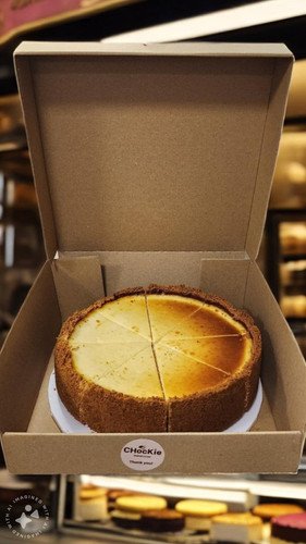 CLASSIC NEW YORK-STYLE CHEESECAKE | Chockie Bake House