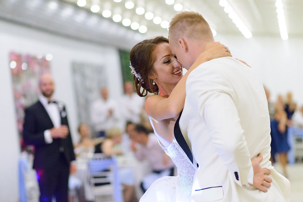 FIRST WEDDING DANCE TIPS FOR BEGINNERS