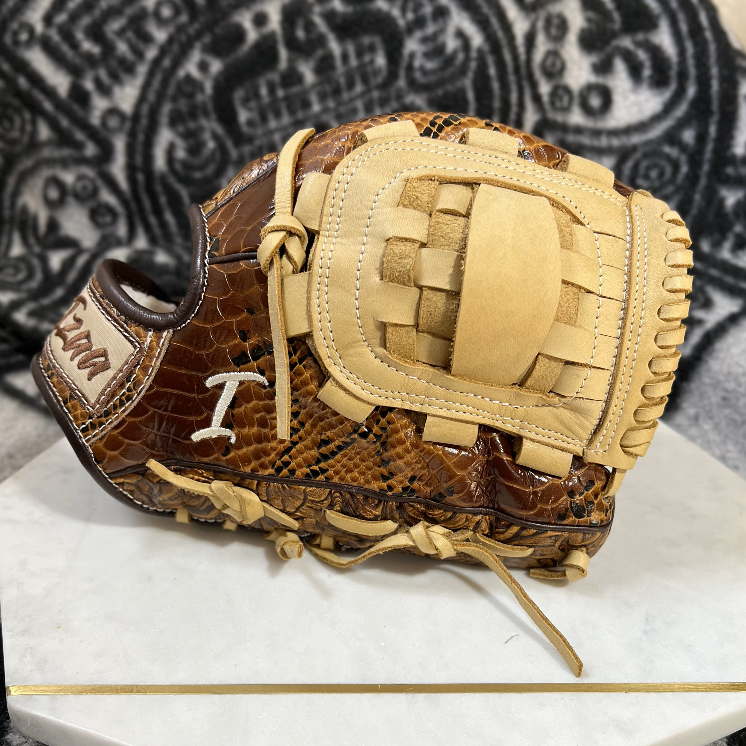 Izaa Gloves | Custom Infield Outfield Genuine Leather Baseball and ...