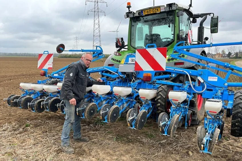 Dutch farmer starts with variable sowing of beets